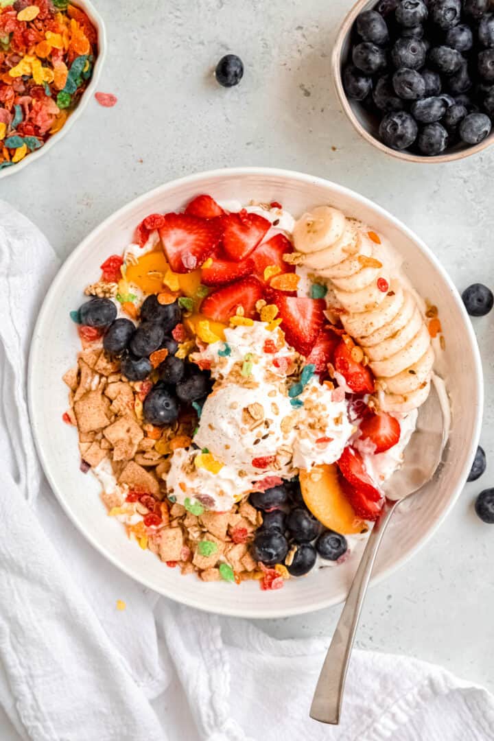 Breakfast Banana Split Parfaits with Cool Whip Ice Cream | Confessions ...