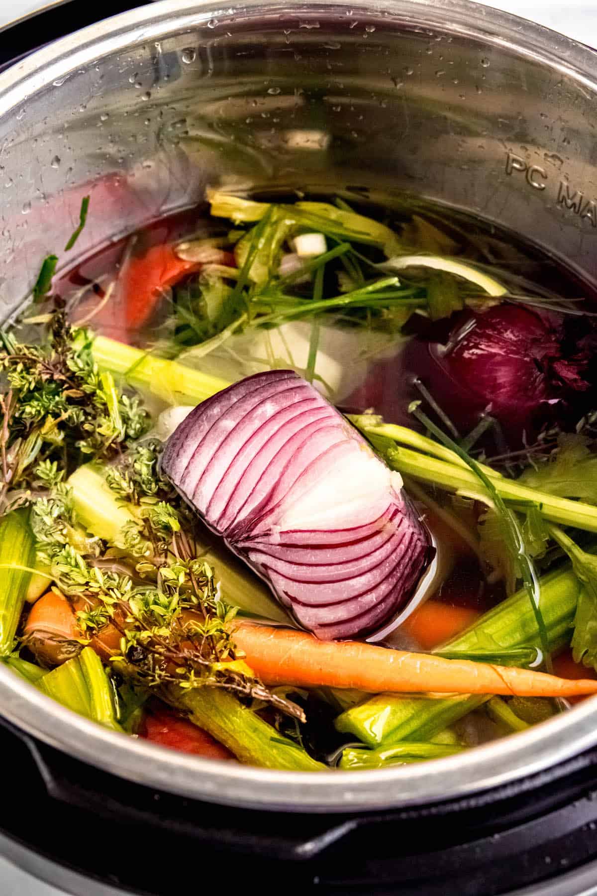 How to Make Low-Sodium Vegetable Broth or Bone Broth for FREE ...